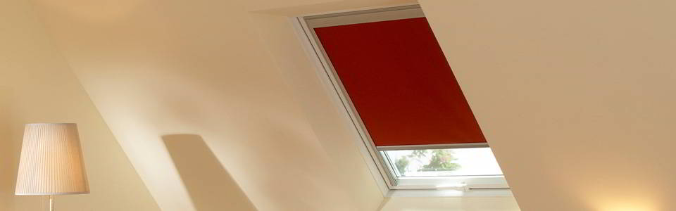 Rollos für Dachfenster von Roto und Velux